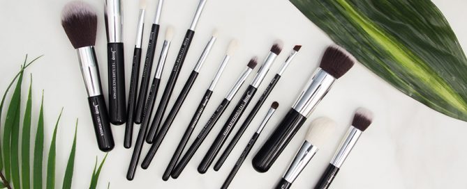 How Custom Makeup Brushes Attract Female Customers - VT Cosmetic